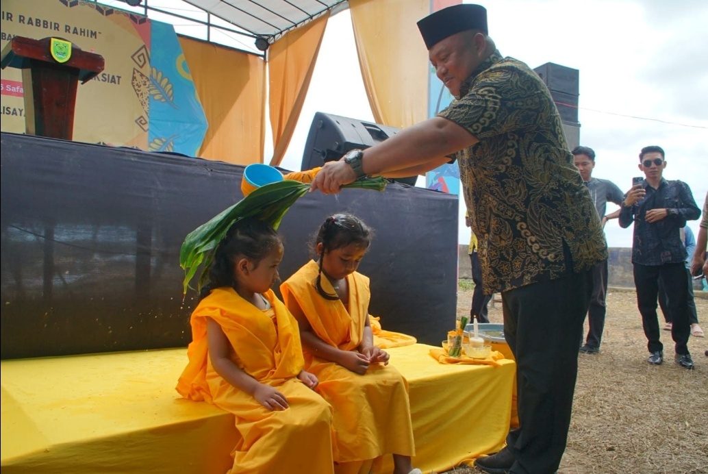 Gelar Tradisi Tulak Bala, Wabup Berau Ajak Jaga Warisan Budaya Leluhur ...