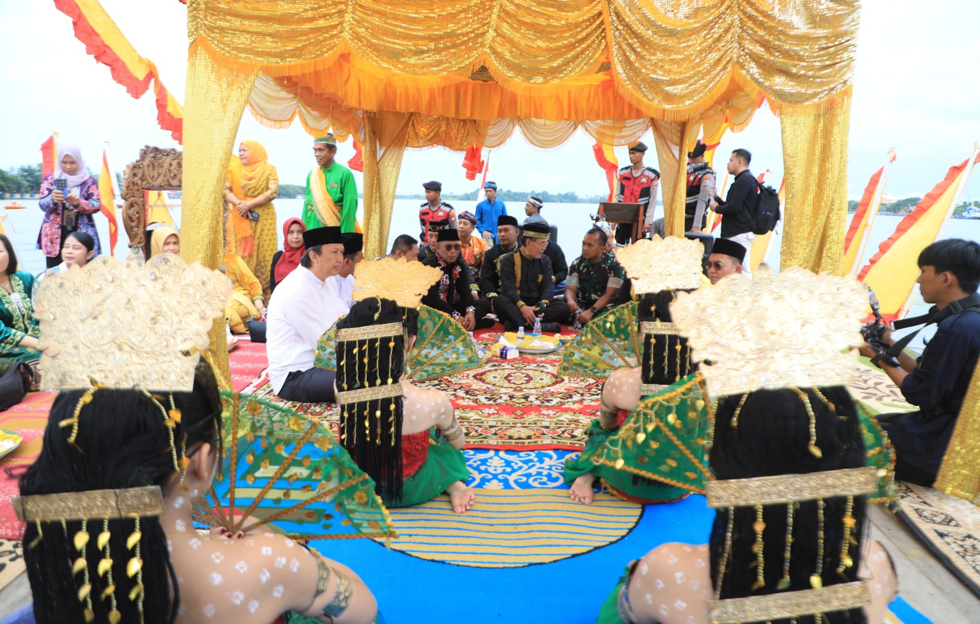 Prosesi Biduk Bebandung dan Ziarah Makam Sultan di HUT ke-65 Bulungan ...